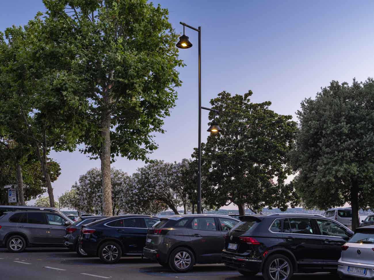 Lorelux illuminates Sirmione with the Catullo luminaires - Lorelux