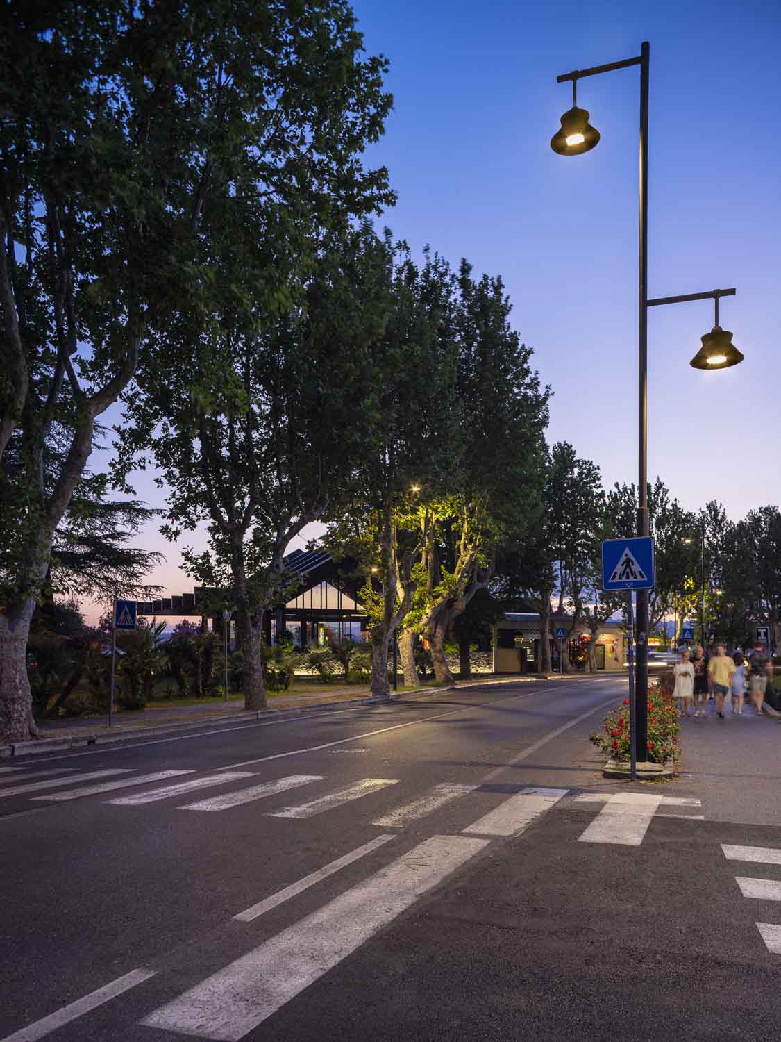Lorelux illuminates Sirmione with the Catullo luminaires - Lorelux